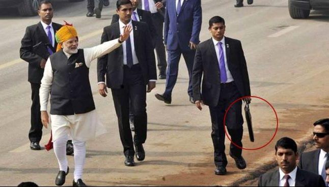 વડાપ્રધાન મોદીની હંમેશા સાથે રહેતાં કાળા સુટકેસમાં શું હોય છે ...