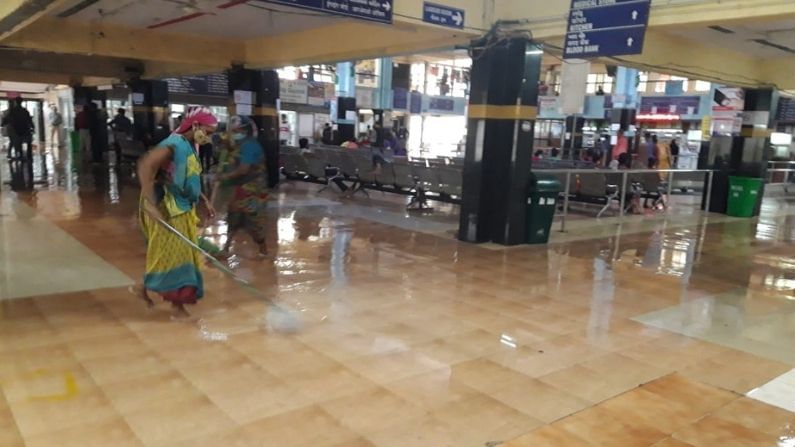 સતત વરસેલા વરસાદથી સુરત સિવિલ હોસ્પિટલમાં પણ પાણી પાણી, દર્દીઓ-ડોકટરને ...