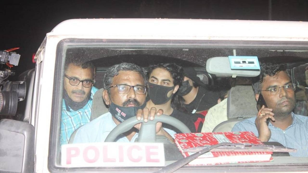 Mumbai Cruise Rave Party: આર્યન ખાન સહિત ત્રણ આરોપીને એક દિવસની ...