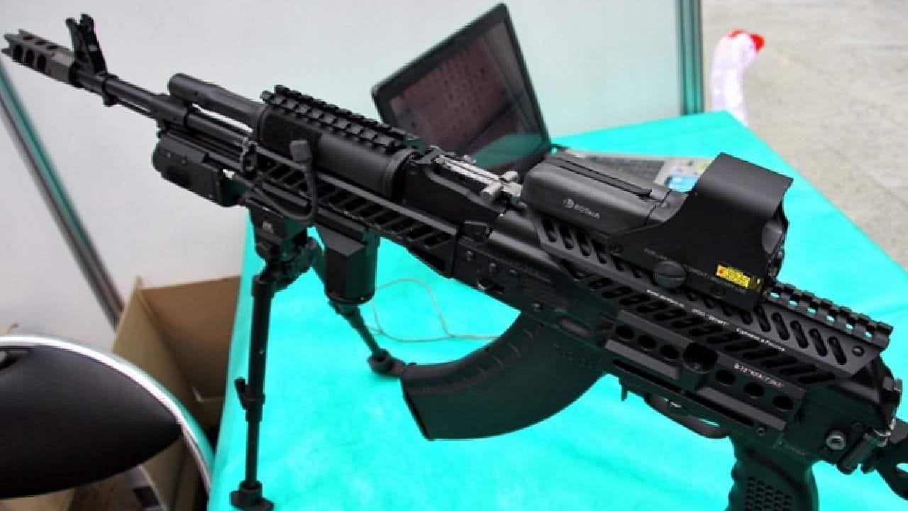 300 મીટર દૂર ઉભેલા દુશ્મનનો નાશ કરશે AK-203 એસોલ્ટ રાઈફલ, જાણો ટૂંક ...