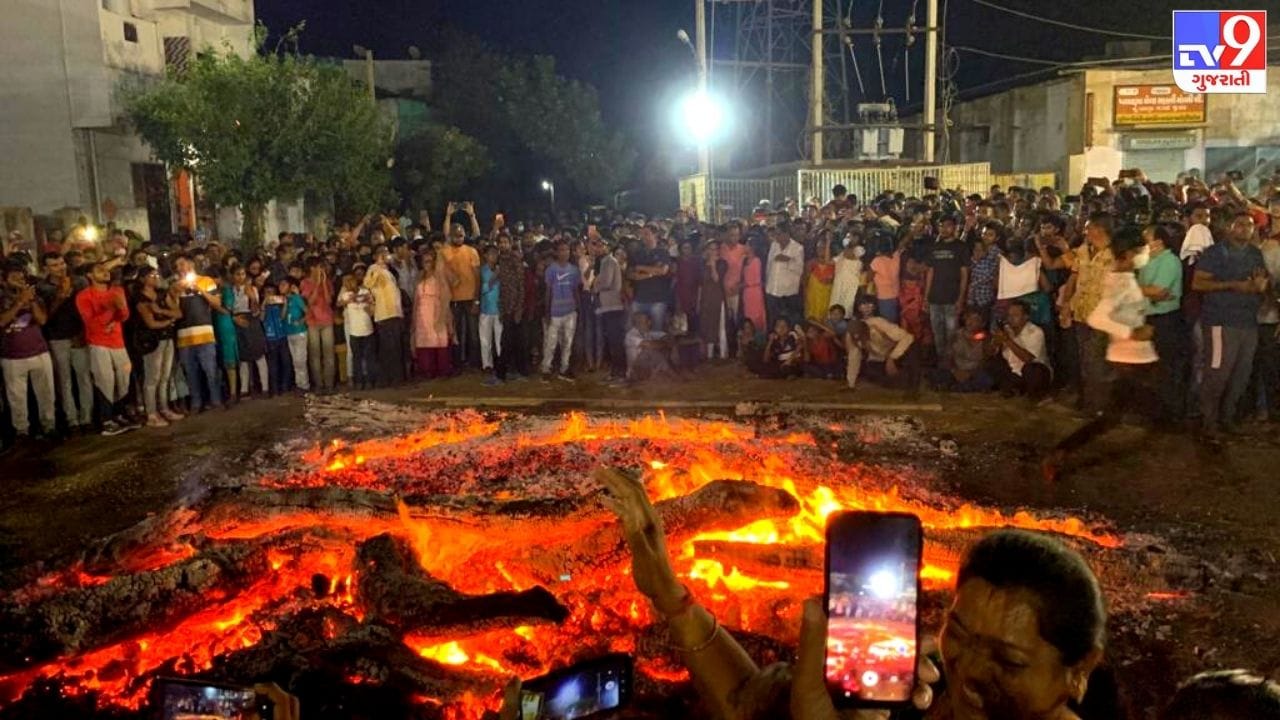 Kheda: પલાણા ગામે હોળી પર્વની અનોખી ઉજવણી, વર્ષોથી હોળીના સળગતા અંગારા ...