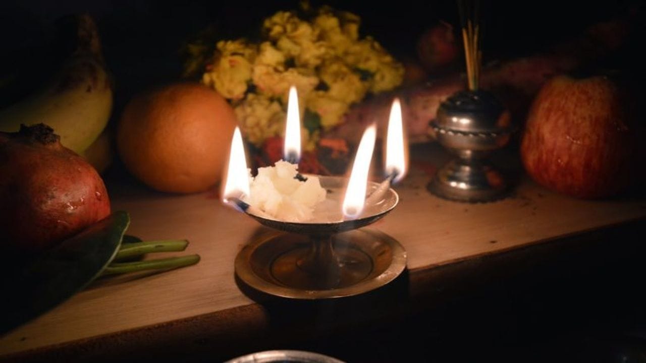 Importance of Diya : જાણો દીવા સાથે જોડાયેલી ધાર્મિક માન્યતા, ઘી અને ...