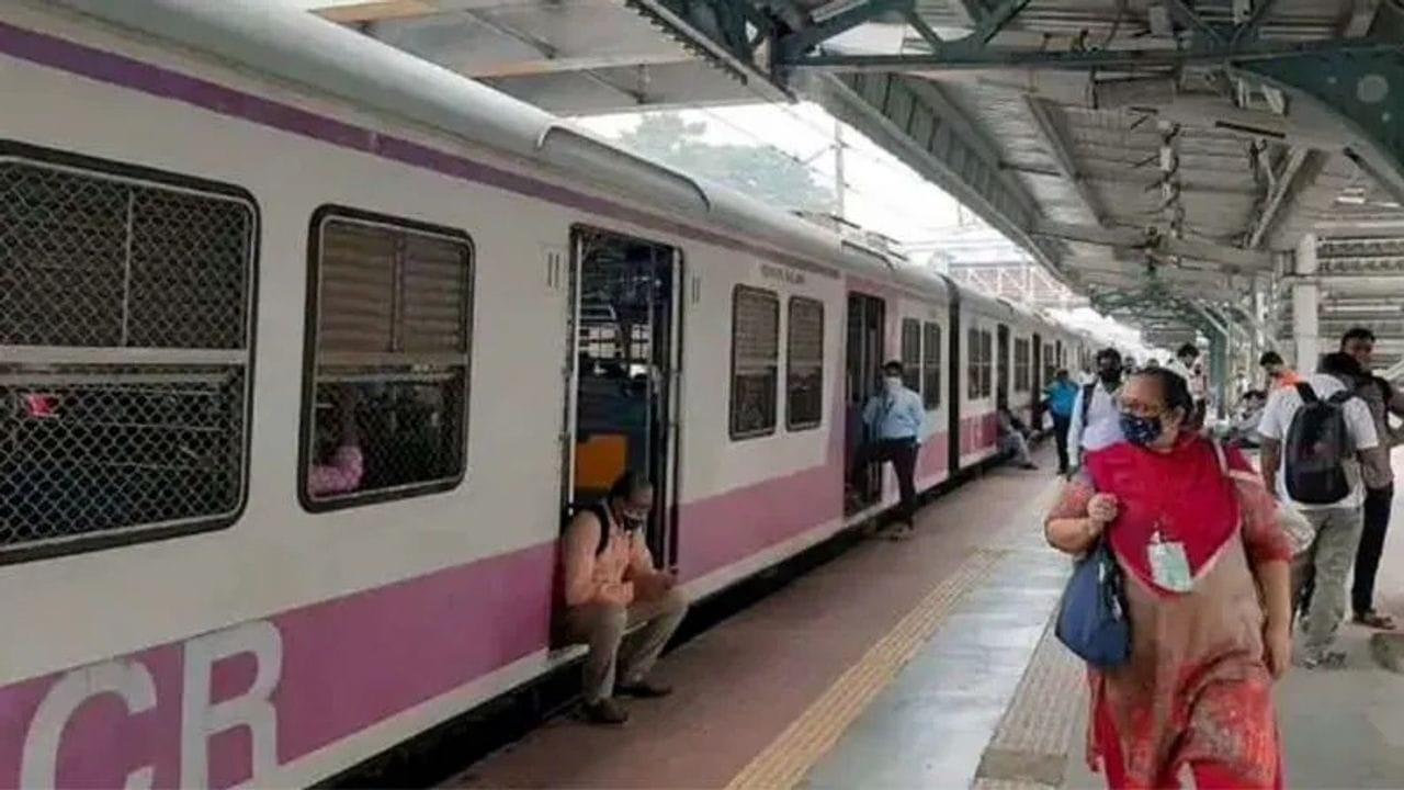 Mumbai Local Train: એસી લોકલ બાદ હવે ફર્સ્ટ ક્લાસ ટિકિટના ભાડામાં પણ ...