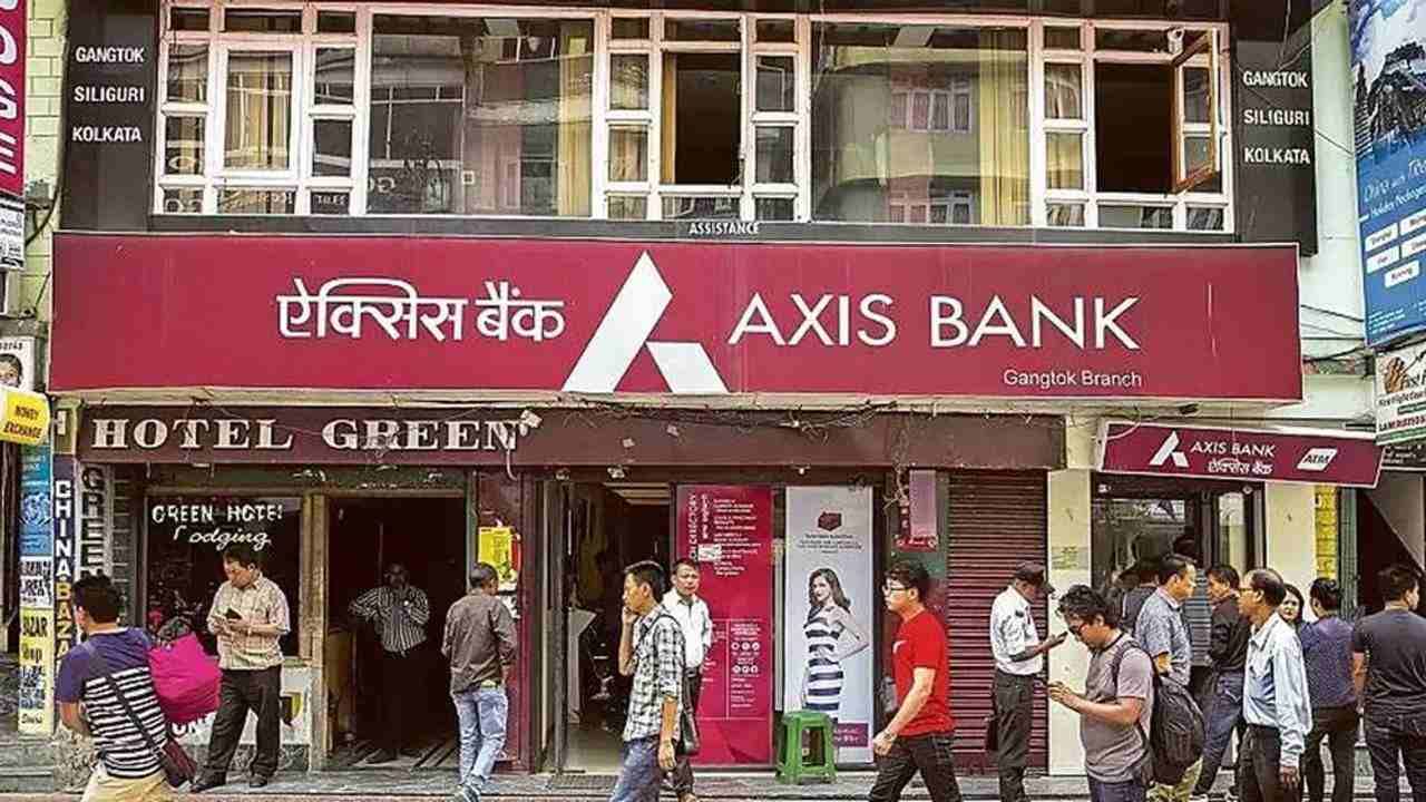 Axis Bankએ ગ્રાહકો માટે આપ્યા સારા સમાચાર, સેવિંગ એકાઉન્ટ પર વ્યાજદરમાં ...