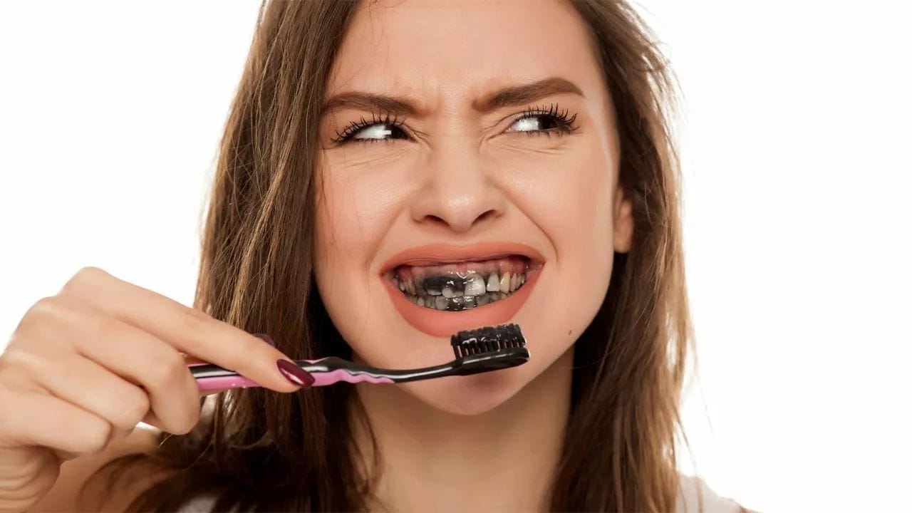 Charcoal Toothpaste : ચારકોલ ટૂથપેસ્ટનો ઉપયોગ કરતા પહેલા આ વાતને જાણી ...