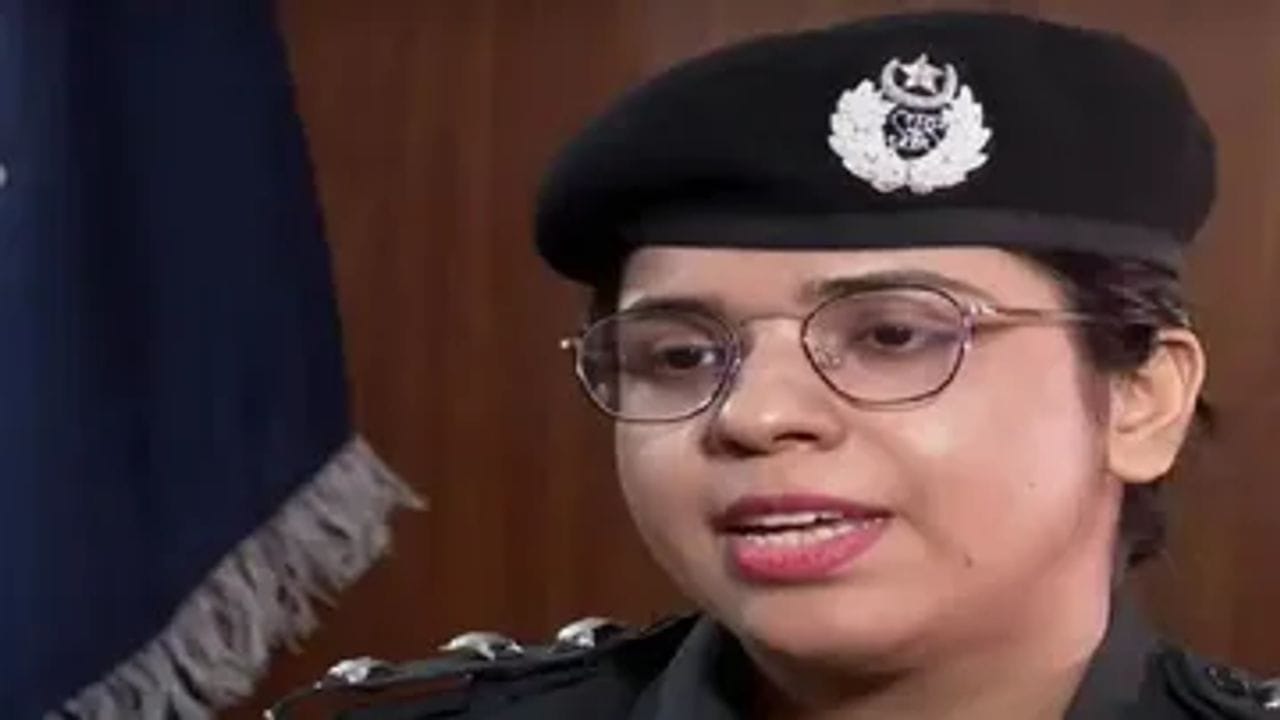 પાકિસ્તાનની પ્રથમ હિંદુ મહિલા DSP બની મનીષા રોપેટા, પુરુષ પ્રભુત્વ ...