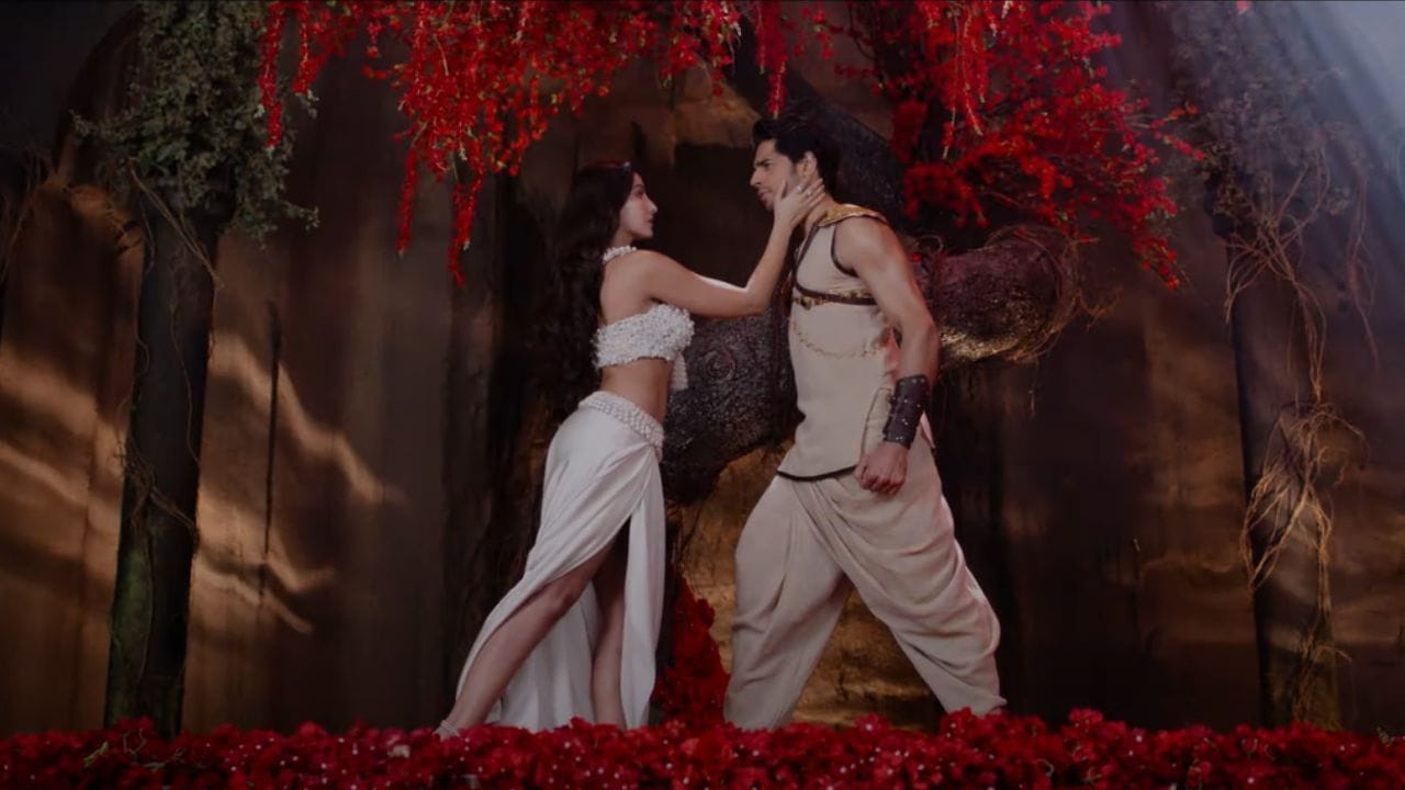 રિલીઝ થયું 'થેંક ગોડ'નું ગીત 'માનિકે', ફ્લોર પર ડાન્સ કરતા જોવા મળ્યા ...