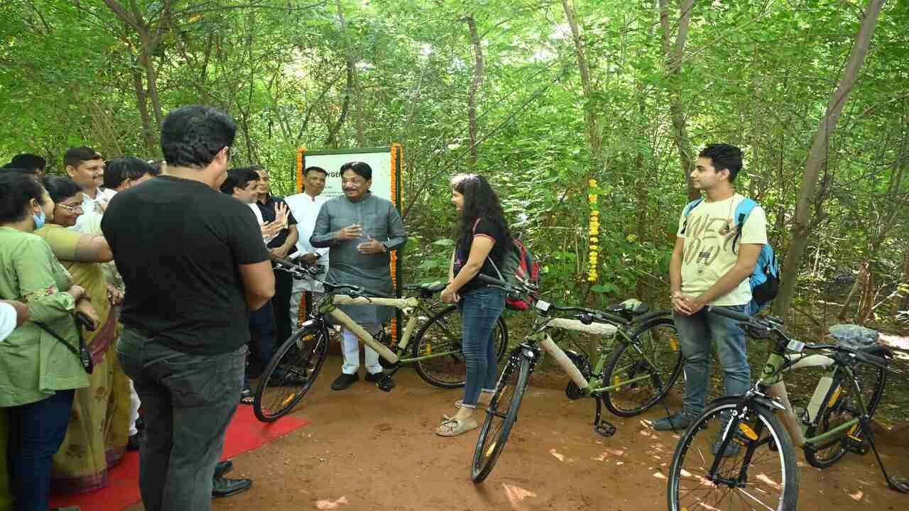 Ahmedabad: થલતેજમાં મિયાવાકી પદ્ધતિથી બનાવેલુ ઑક્સિજન પાર્ક ખુલ્લુ ...