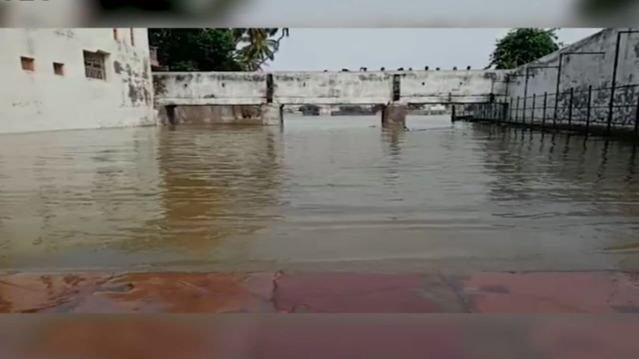 Kutch: ભુજના હ્રદય સમુ હમીરસર તળાવ થયુ ઓવરફ્લો, શાસ્ત્રોક્ત વિધિ સાથે ...