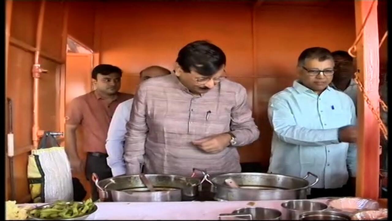 Gandhinagar: મંત્રી બ્રિજેશ મેરજાએ શ્રમિક અન્નપૂર્ણા યોજના અંતર્ગત ...