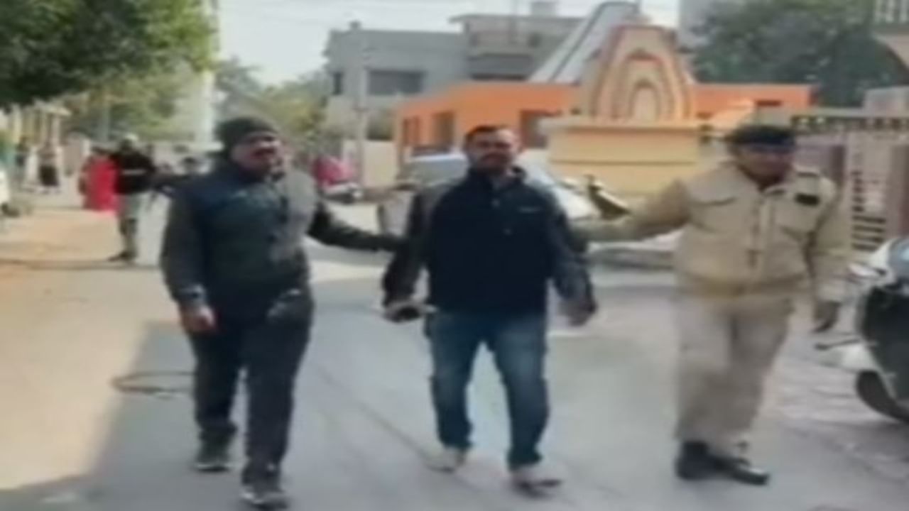 Rajkot : નિર્મલા રોડ નજીક દારૂની મહેફિલ ઝડપાઈ, સોસાયટીની મહિલાએ પાર્ટી ...