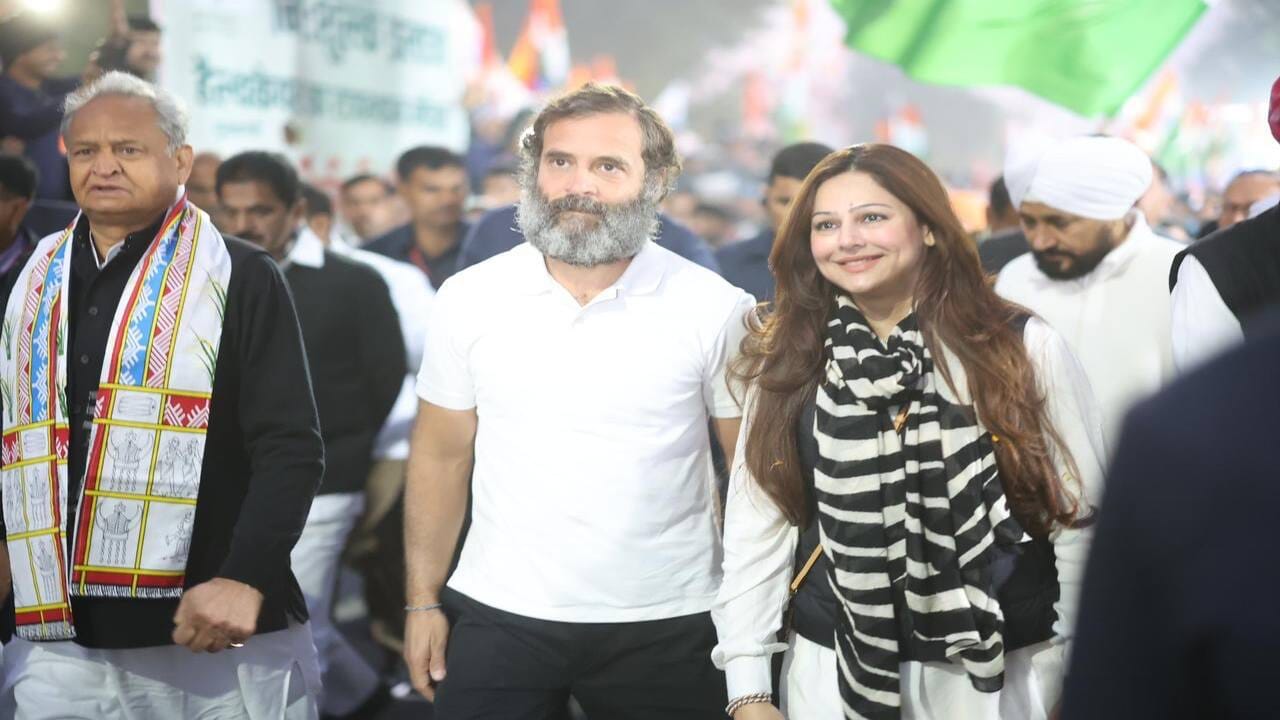 રાહુલ ગાંધીની ભારત જોડો યાત્રામાં અહેમદ પટેલની પુત્રી સામેલ થઈ, શાંતિ ...