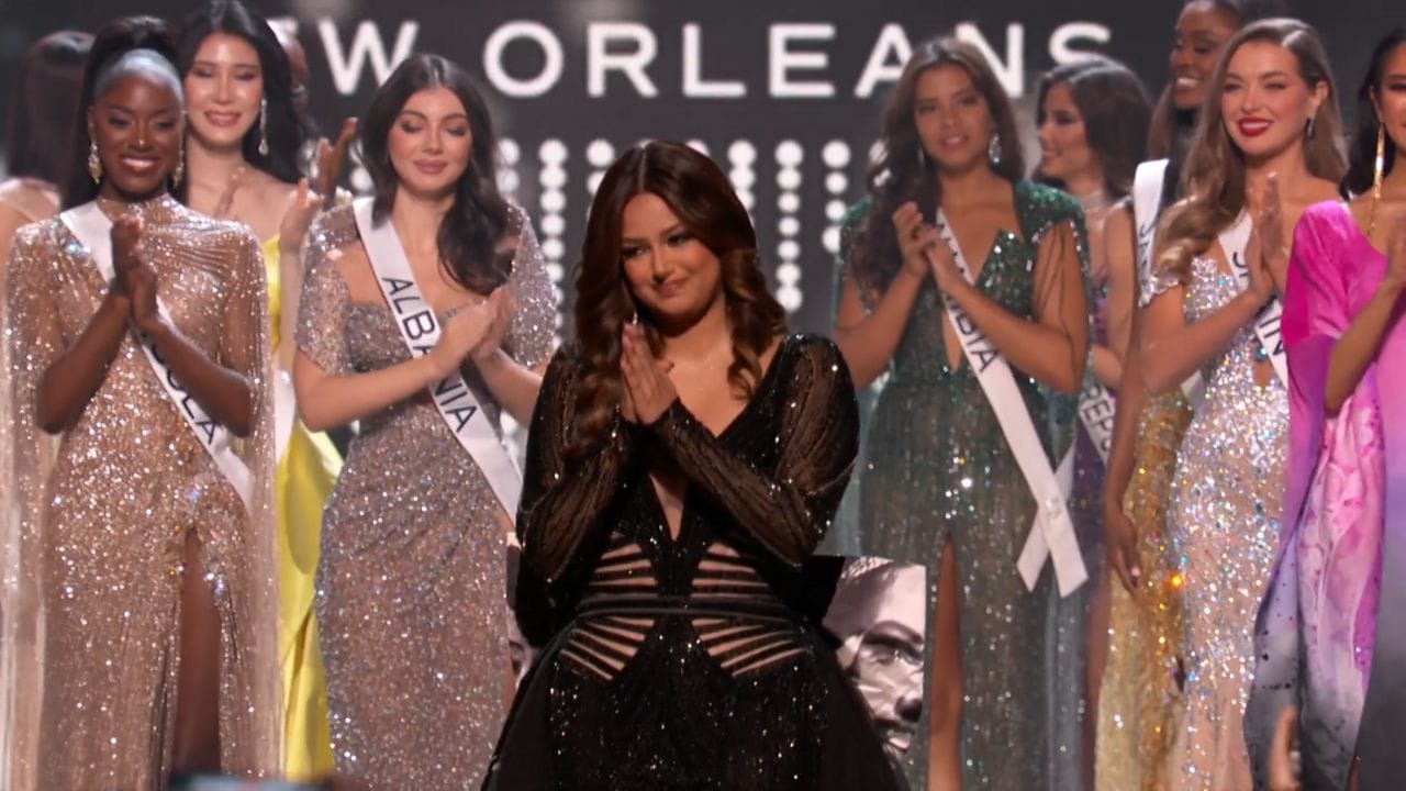 મિસ યુનિવર્સના સ્ટેજ પર હરનાઝ સંધુના પગ લથડયા, આંસુ છલકાયા- જુઓ Video ...