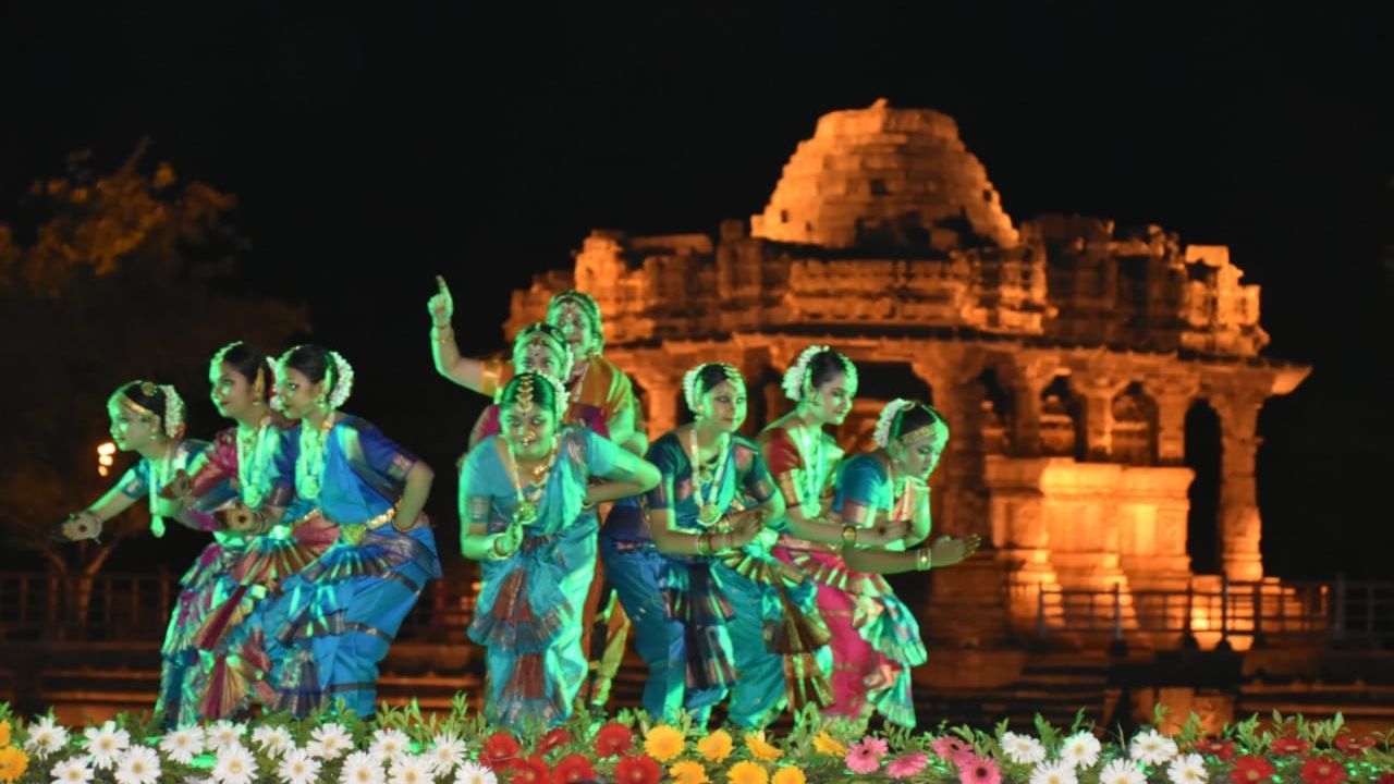 Mehsana : વિશ્વ પ્રસિદ્ધ ઐતિહાસિક મોઢેરા સૂર્યમંદિરમાં ઉત્તરાર્ધ ...