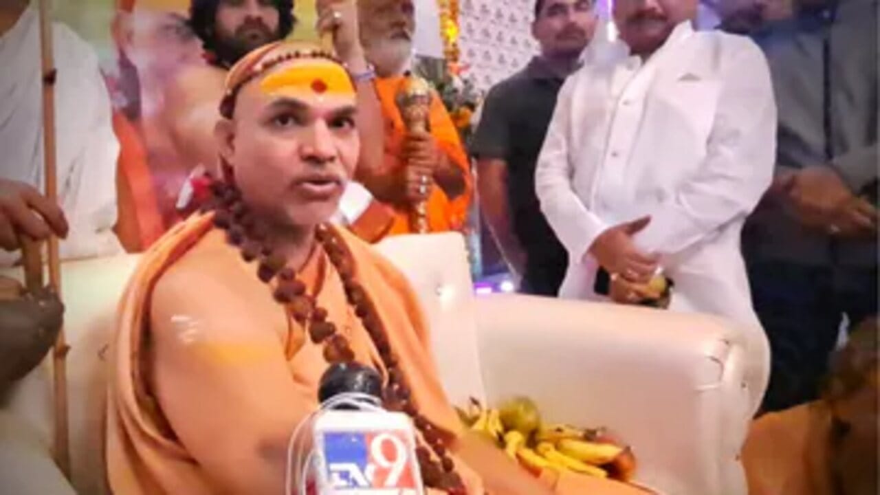 બાગેશ્વર બાબાને શંકરાચાર્યનો પડકાર, 'જોશીમઠને ધસતુ અટકાવે તો હું ...