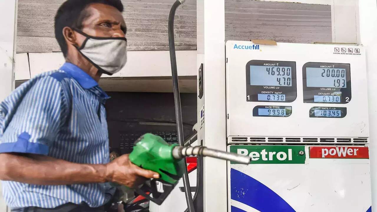 Petrol Diesel Price Today : આજે સવારે 6 વાગે પેટ્રોલ - ડીઝલના નવા ભાવ જાહેર થયા, આ રીતે જાણો ...