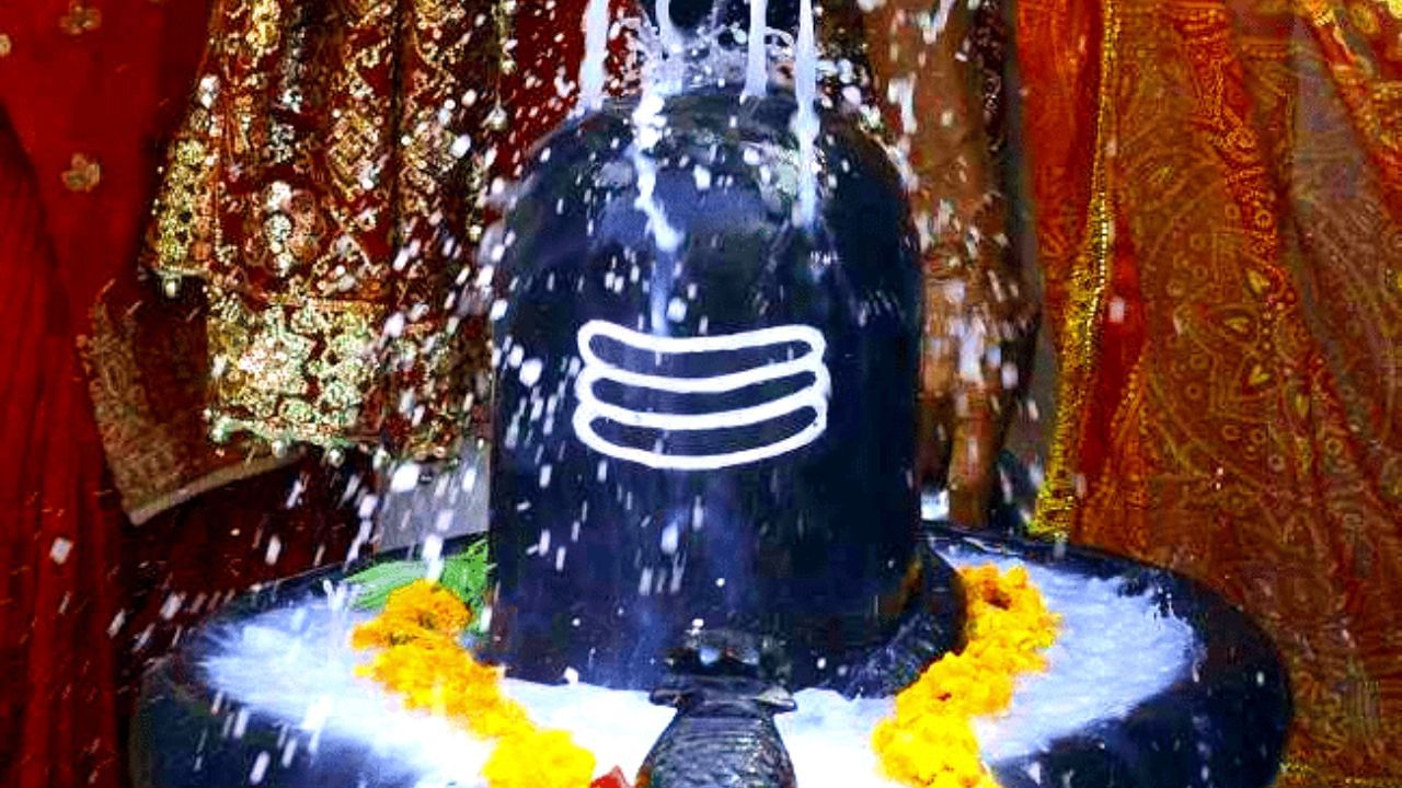 Mahashivratri 2023 : શિવલિંગ પર આ 5 વસ્તુ ચઢાવતા જ મળશે મહાદેવના ... Mahashivratri 2023 : શિવલિંગ પર આ 5 વસ્તુ ચઢાવતા જ મળશે મહાદેવના ...