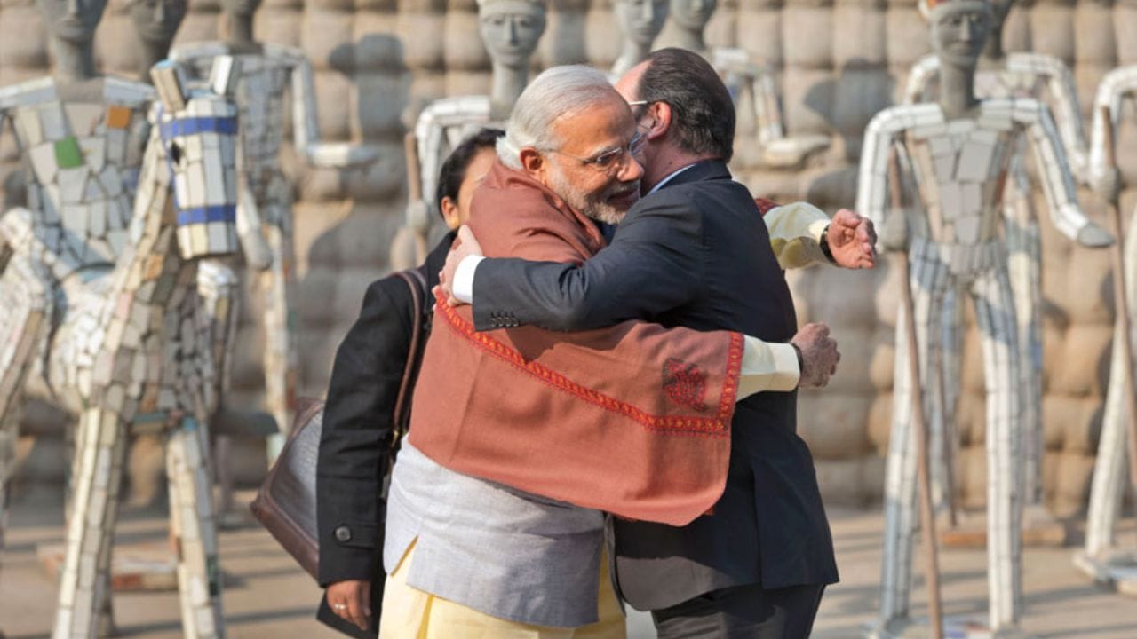 The Modi Hug: 'મોદી સ્ટાઇલ' વિશ્વ નેતાઓ લાગ્યા પીએમ મોદીના ગળે, જુઓ ...