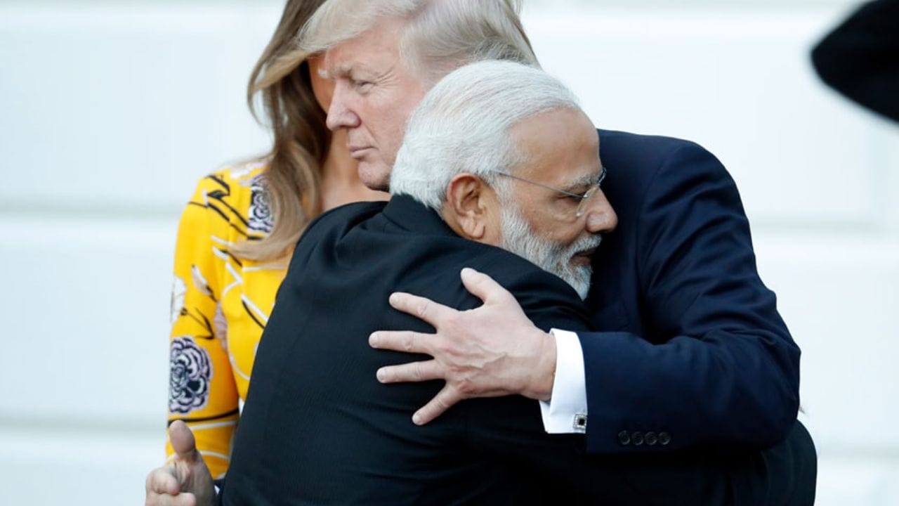 The Modi Hug: 'મોદી સ્ટાઇલ' વિશ્વ નેતાઓ લાગ્યા પીએમ મોદીના ગળે, જુઓ ...