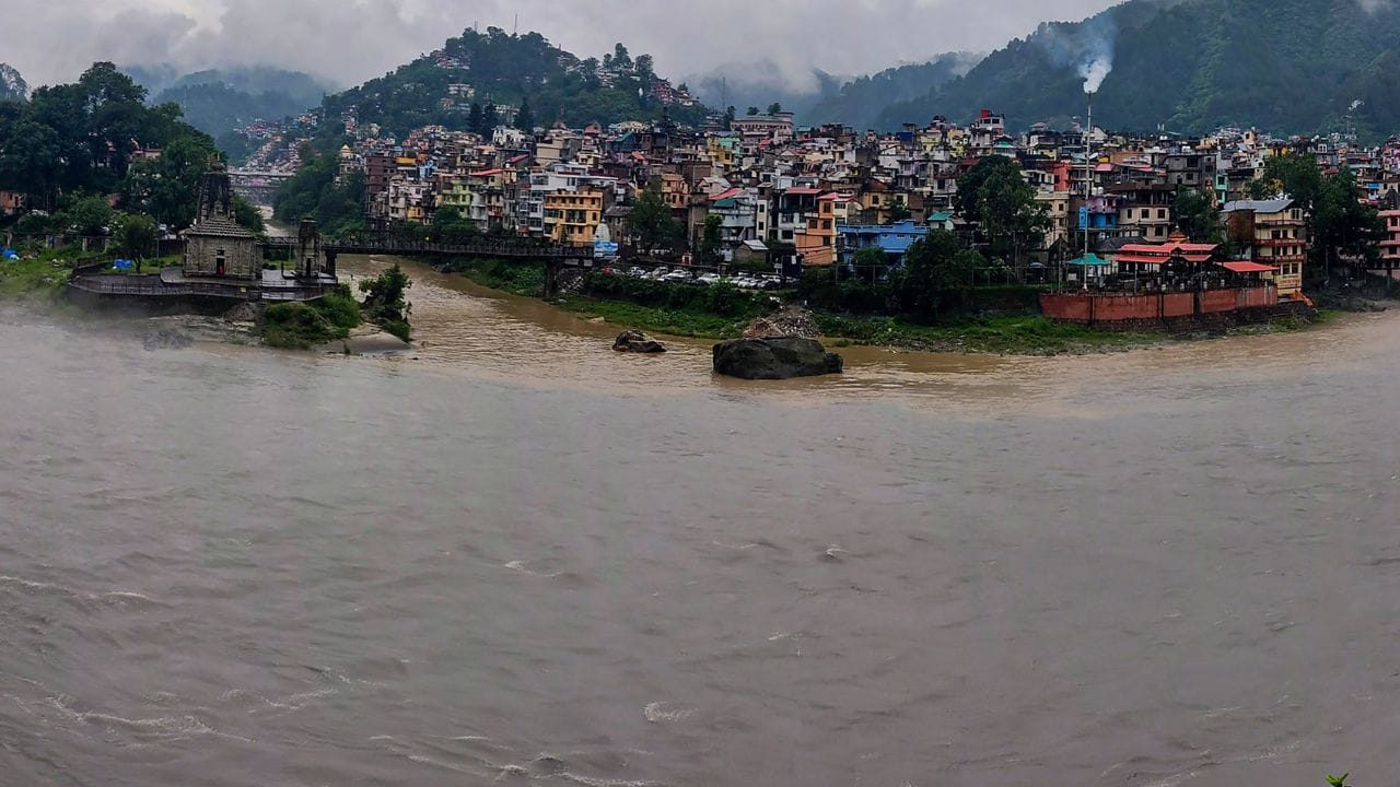 Himachal Flood Photos: હિમાચલમાં વરસાદે મચાવી તબાહી, 100 કરોડથી ...