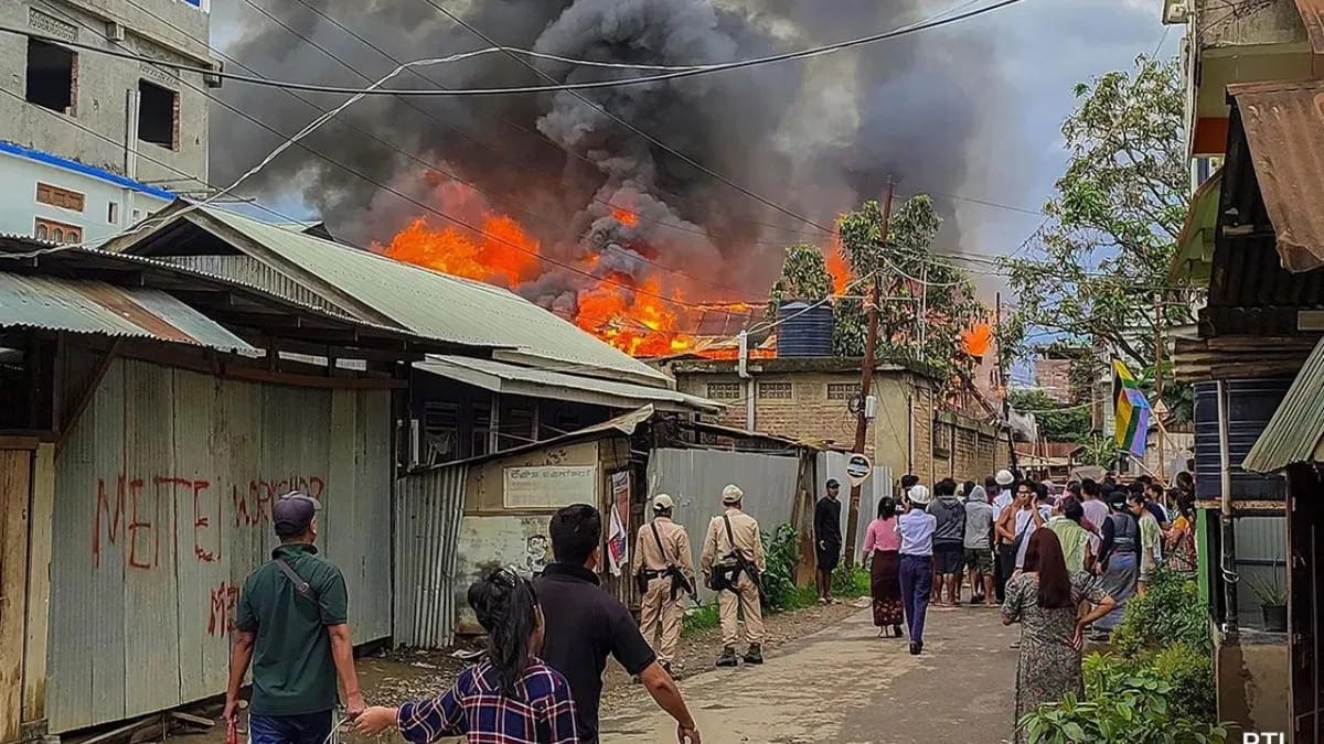 Manipur Violence Latest News: મણિપુરમાં ફરી હિંસા ભડકી, સુરક્ષા દળો ...
