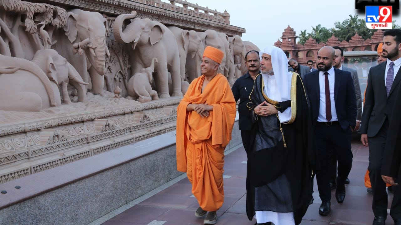 મુસ્લિમ વર્લ્ડ લીગના મહાસચિવ શેખ ડૉ. મોહમ્મદ બિન અબ્દુલકરીમ અલ-ઇસાએ ...