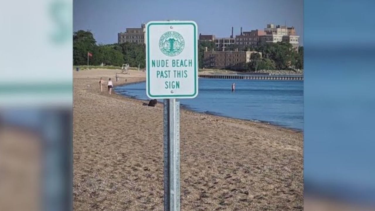 Chicago News : લોયોલા બીચ પર લાગ્યા 'ન્યૂડ બીચ'ના પોસ્ટર, શિકાગોની ...