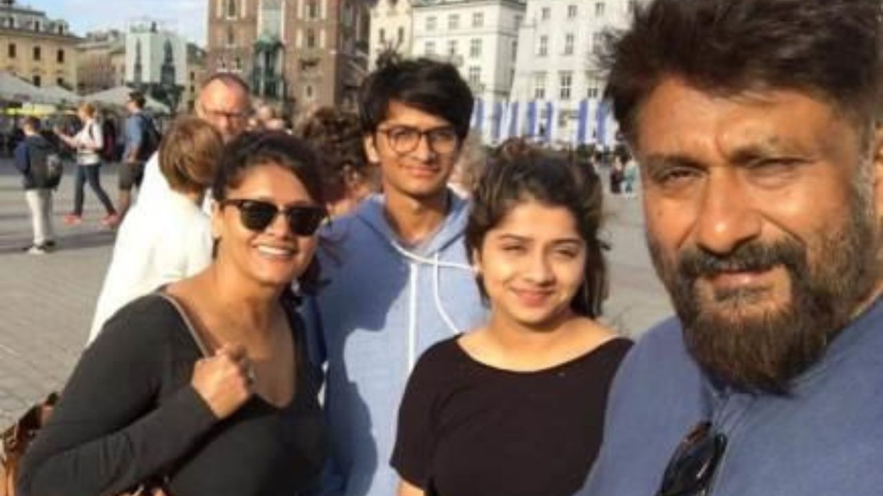 Vivek Agnihotri Family Tree : વિવેક અગ્નિહોત્રીની ફિલ્મ આવતાની સાથે છે રહે છે ચર્ચામાં, પત્ની પણ ...