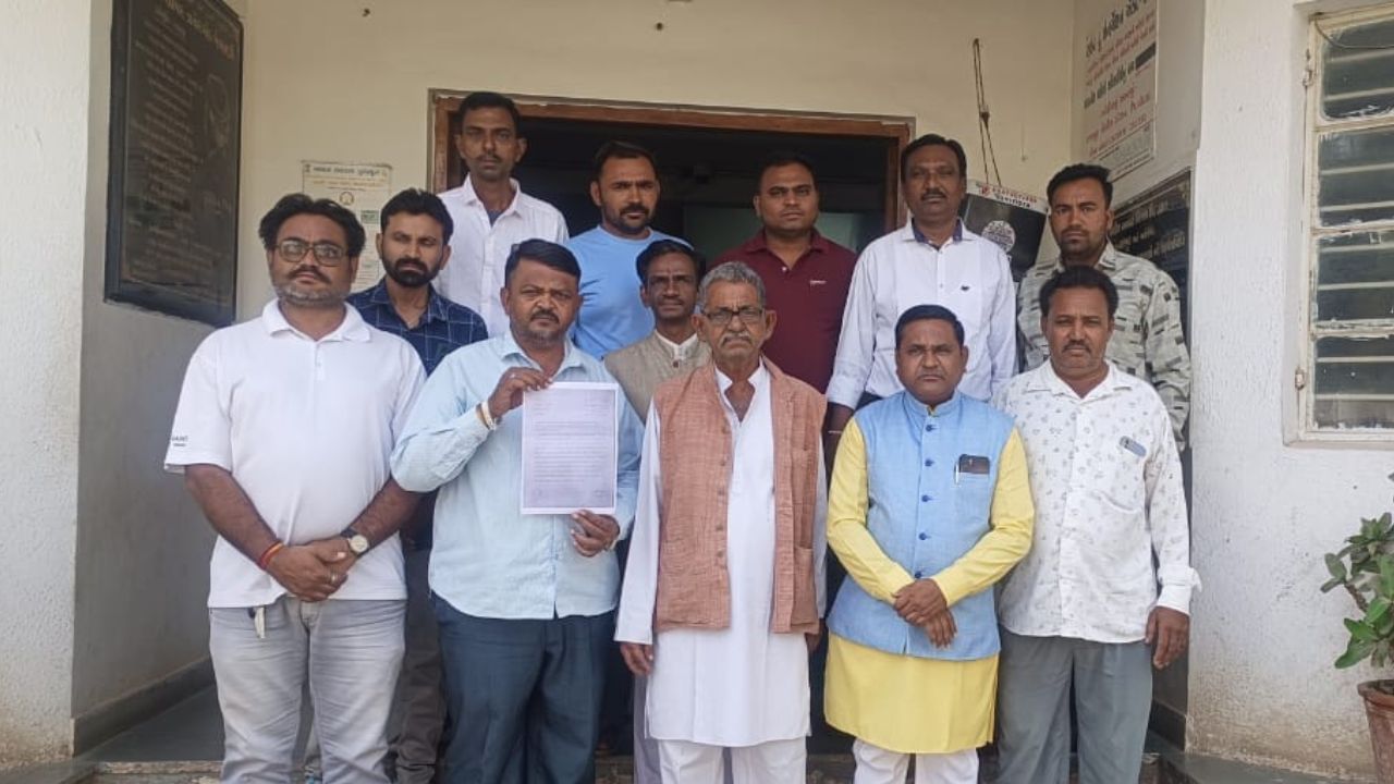 બોટાદ સમાચાર: ગઢડા કોંગ્રેસ પ્રમુખે ધારાસભ્ય શંભુનાથ ટુંડિયા પર લગાવ્યા ...