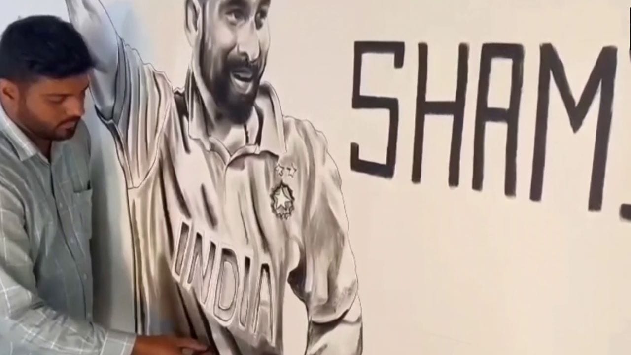 આર્ટિસ્ટે કોલસાની મદદથી મોહમ્મદ શમીનું પોટ્રેટ બનાવ્યું, જુઓ ફોટો ...