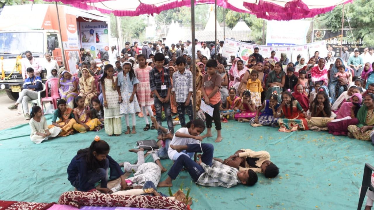 નર્મદા : આયુષ્માન ભારત યોજના અંગે કોલવાણના બાળકોએ નુકકડ નાટક યોજ્યું ...