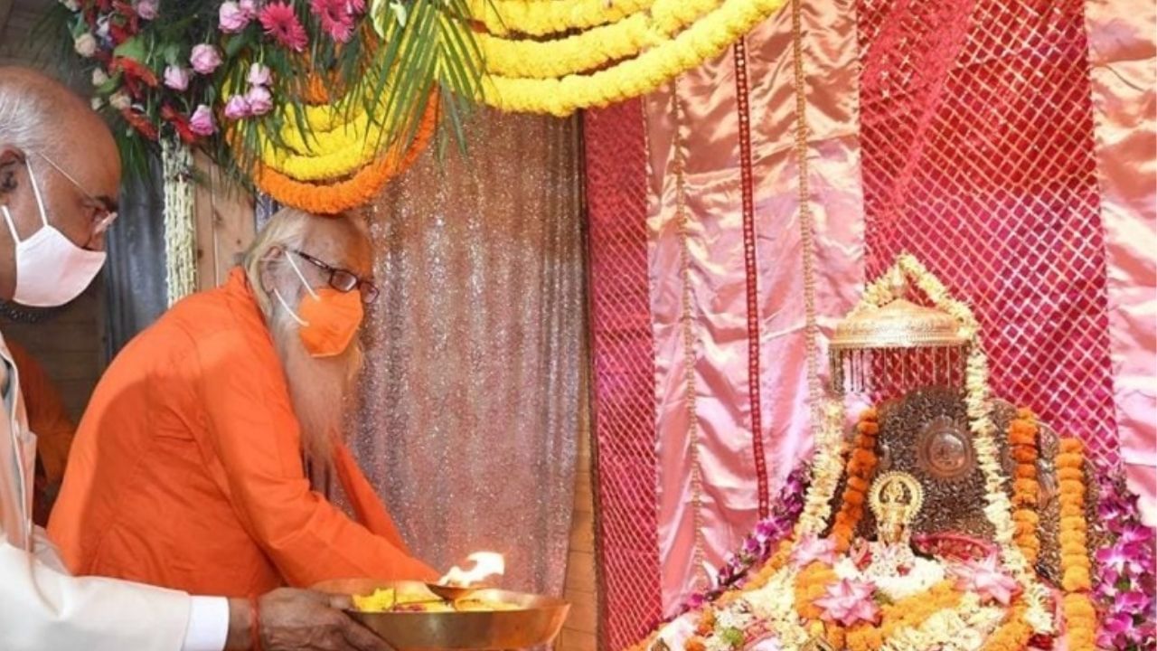 રામ મંદિરના પૂજારીને કેટલુ મળે છે વેતન ? સાથી પૂજારીનું વેતન પણ જાણો ...