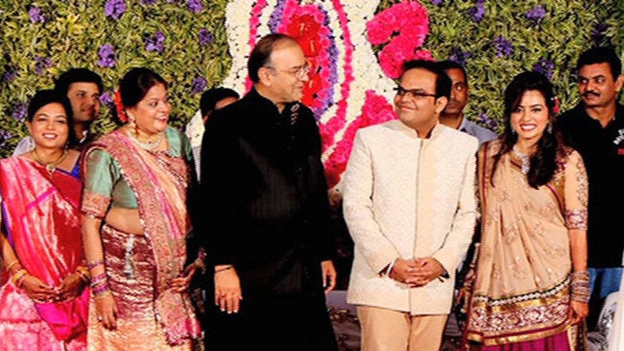 જય શાહે ભારતીય ટીમને આપી ચેમ્પિયન ટ્રોફી, આવો છે જય શાહનો પરિવાર ...