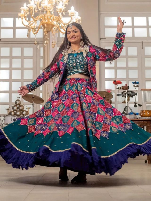 આ ગુજરાતી સિંગર લોકડાયરાથી લઈ સ્ટેજ પ્રોગ્રામમાં ગીતની રમઝટ બોલાવે છે ...