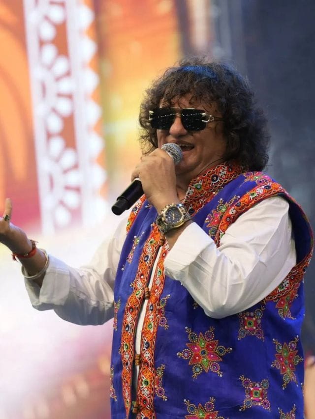 ગુજરાતી સિંગર જયકર ભોજક ગરબાનો બાદશાહ છે – Tv9 Gujarati