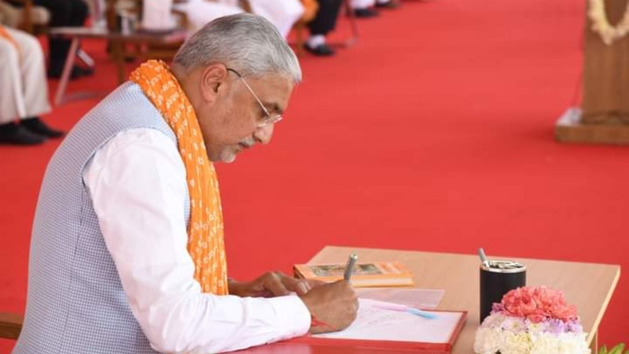 આવો છે ભાજપ પ્રદેશ પ્રમુખ જગદીશ પંચાલનો પરિવાર - Gujarati News ...